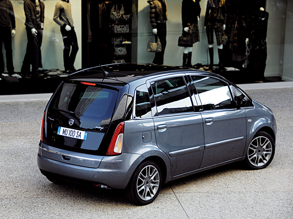 Lancia Musa technical specifications and fuel economy